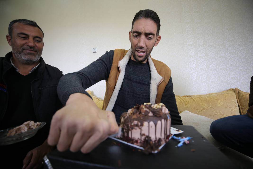 Dünyanın en uzun erkeği doğum gününü kutladı : Ayrıca özel bir dileği vardı