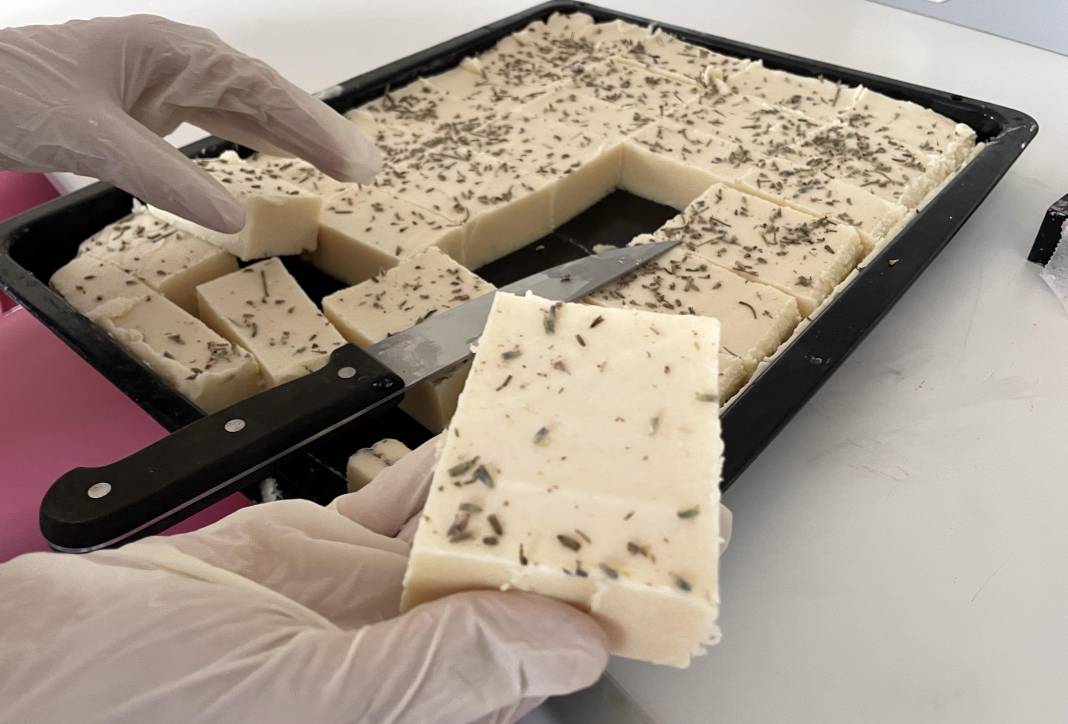 Atık yağları sabuna dönüştürüyorlar