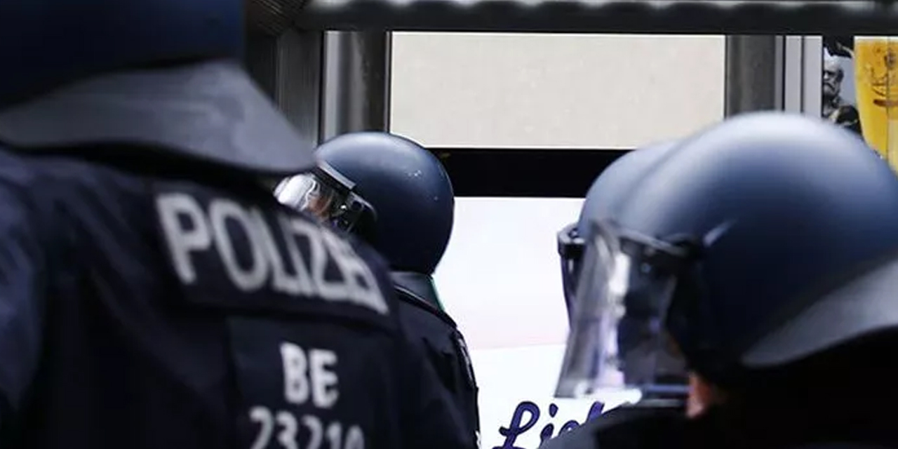 Alman polisinin ırkçı yazışmaları ortaya çıktı: Dün bir Türk'ü tekmeledim
